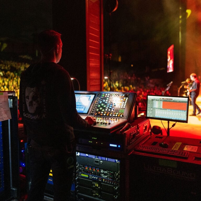 AVL Media Group Unveils 700W Spotlight Hyperion Fixtures and Followspot ...